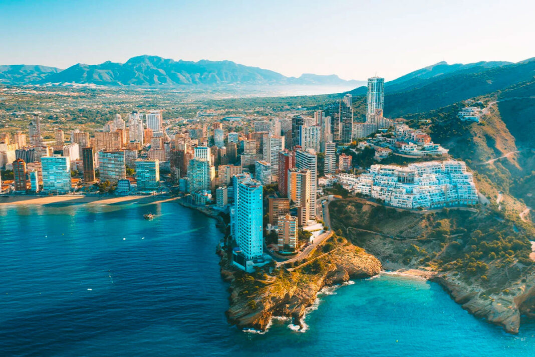 Benidorm: Complete Guide to 15 Must-See Attractions